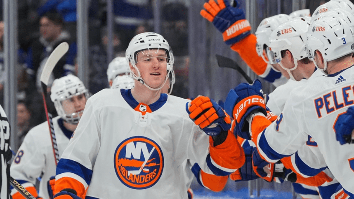 Kyle MacLean is Staying on the Island – The Morning Skate